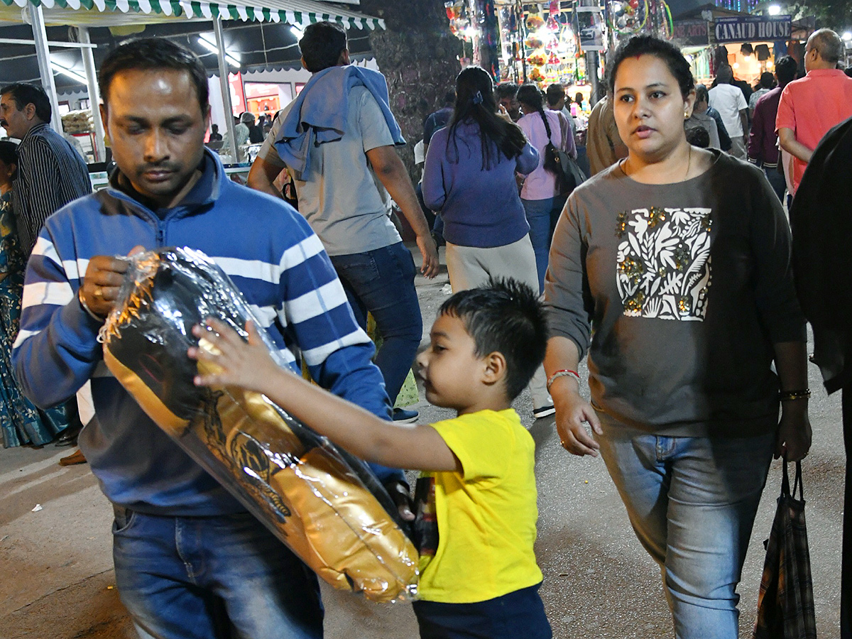 నాంపల్లి : నుమాయిష్‌ ఎగ్జిబిషన్‌కు..పోటెత్తిన సందర్శకులు (ఫొటోలు) | Numaish Exhibition to ...